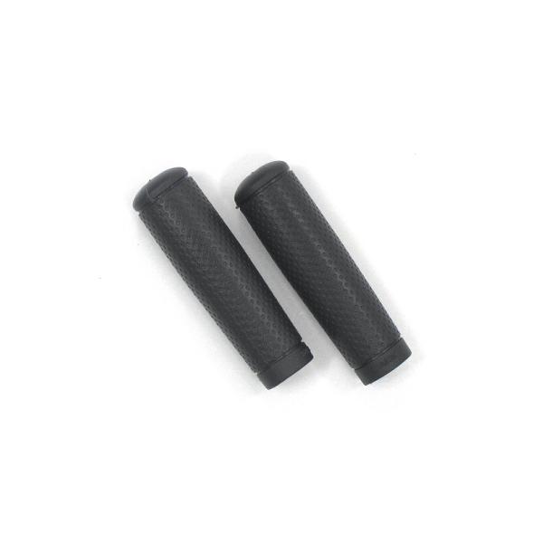 表面がゴルフボールのようなディンプルデザインのグリップ。滑りにくくグリップ力がアップ。ロング/ロングのセット。長さ：約106mm※デザイン・仕様などは予告なく変更・改良することがありますので、予めご了承ください。