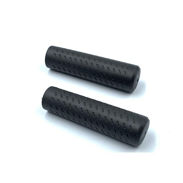 一般車に使われるオーソドックスなグリップです。リーズナブルな価格で補修用に最適です。<br>長さ:１０５ｍｍ