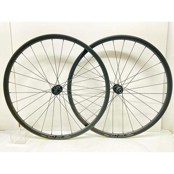 ■商品情報【商品種類】：ホイールセット【メーカー】：MADDUX（マダックス)【モデル・型番】：RD2.0（-)【参考価格】：-【重量】：フロント：0.88kg/リア：1.18kg【状態レベル】：中古：C（使用感あり/キズ、ヨゴレあり）【必...