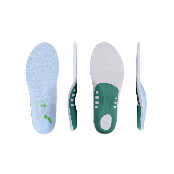 足育！通学！運動に！足の横ブレ軽減や、パワー伝達に重要な外側縦アーチをしっかりサポート。踵と前足部の高低差がないゼロミリドロップ設計で、より自然な足の運動を引き出す。日本人の足裏にあった理想の形状、トップアスリートも数多く使用するメイドイン...