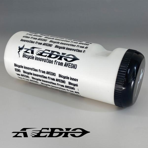 携帯ポンプや携帯工具、タイヤレバー、リペアチューブなどを入れる小物入れ。内側にスポンジがついており、走行中のカタカタ音を軽減。【高さ】19cm【直径】7cm