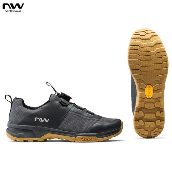 ・フラットなビブラム・ボルトソールは、安全性を重視した設計になっており、フラットペダルでのストロークを容易にします。・幅広のフロント部分とヒールゾーンの溝は、このソールがペダルのグリップ力を高め、あらゆる地形で機能することを意味します。・ミ...