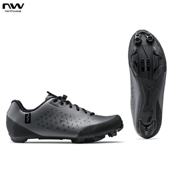 ・軽さと長時間使用を想定した強度を併せ持つグラベル用シューズ・アッパーにはマイクロ加工を施した大小のパンチングが通気性を確保・ TPUの熱溶接されたつま先とかかとの補強により、耐摩耗性が向上し、最も厳しい条件での耐久性と耐性を確保します。・...