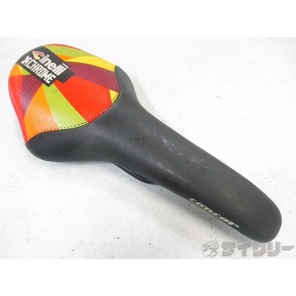 【発売日：2026年02月07日】状態ランク：Dランク(年式相応のキズあり)中古商品です。使用に伴う小傷、使用感がございます。細かな汚れ、後部、座面にスレがございます。