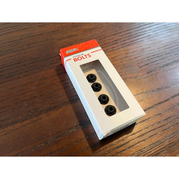 新生SILCAが拠点を構えるアメリカインディアナポリスはロールスロイスのジェットエンジンファンが生まれる地。そこで生産に使われるチタンレーザー溶接を採用したSICUROはSILCAを代表する製品となりました。そんな最高のボトルケージを固定す...