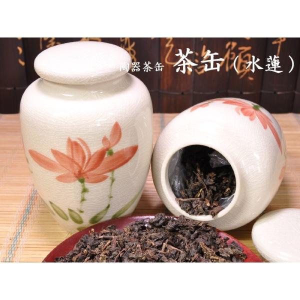 【商品情報】茶缶（ちゃかん）は中国茶葉を良い状態で保つために必要な専用の入れ物です。缶と言っても金属だけでなく様々な素材が用いられています。良い茶葉はきちんと茶缶に入れ替えて保存すると、香りも味も長持ちします。本商品は手のひらサイズの陶器製...