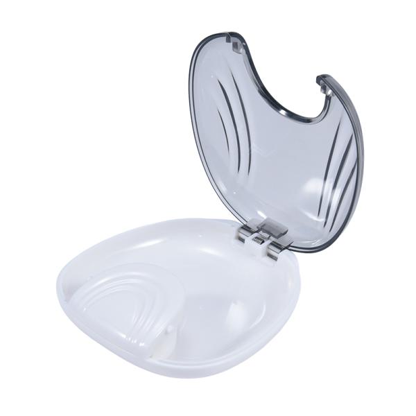 中身が見えにくいカラーも取りそろえたコンパクトで可愛いリテーナーケース軽量・薄型・コンパクト透明で中が見え、持ち運びに便利なマウスピースケース。部分床義歯の保管にも商品寸法：幅80×奥行90×高さ28mm材質：ポリプロピレン