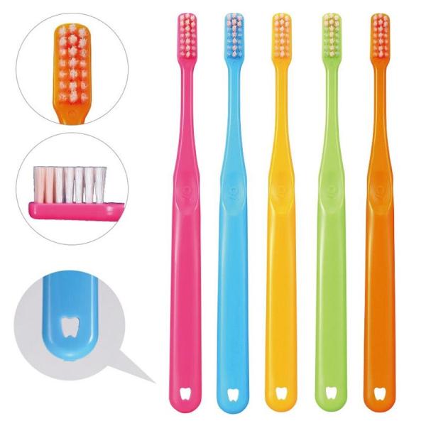 歯科医院専用商品　（Ciメディカル歯ブラシ）歯科医師が設計したコンパクトヘッドの歯科用3列歯ブラシです。CiPRO PLUSは3列の植毛を正面から見ると、T字にカラーの毛が植毛されています。カラー毛は、コシのある少しかための毛、クリア毛は、...