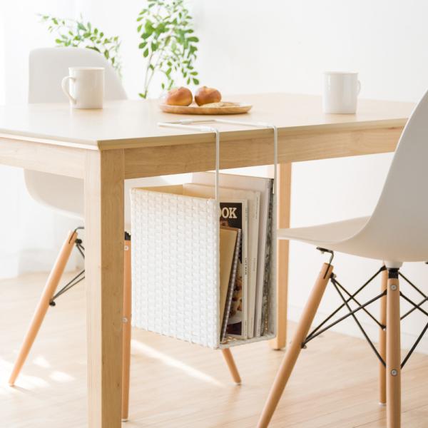 ※当商品は代金引換をご利用頂く事が出来ません。買い物かごのお支払方法にて代金引換をお選び頂かない様お願い申し上げます。新聞や雑誌をテーブル下にサッと収納、人工ラタン製ハンギングラック■こちらの商品のお色は【アイボリー】になります。■テーブル...