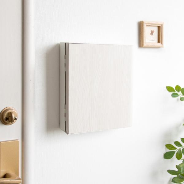 ※当商品は代金引換をご利用頂く事が出来ません。買い物かごのお支払方法にて代金引換をお選び頂かない様お願い申し上げます。上品で繊細な木目柄が転写されたスチールデザイン『TEER（ティール）』シリーズの、置き場所に困りがちな鍵類をまとめて収納で...