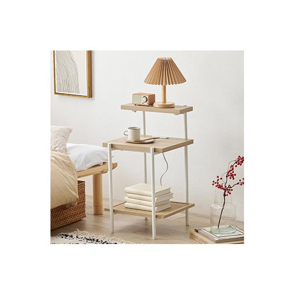 ※当商品は代金引換をご利用頂く事が出来ません。買い物かごのお支払方法にて代金引換をお選び頂かない様お願い申し上げます。ラタン調の編み目で仕上げた棚板がアクセントとなり、おしゃれなナイトテーブル。2口コンセント付きでスマートフォンの充電やライ...