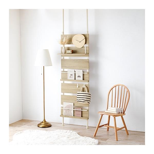 ※当商品は代金引換をご利用頂く事が出来ません。買い物かごのお支払方法にて代金引換をお選び頂かない様お願い申し上げます。本の表紙をディスプレイできるマガジンラック付きの突っ張り式収納です。棚やフックも付いているのでお好みのレイアウトで使用可能...