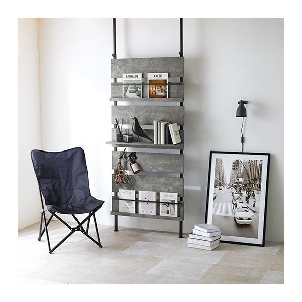 ※当商品は代金引換をご利用頂く事が出来ません。買い物かごのお支払方法にて代金引換をお選び頂かない様お願い申し上げます。本の表紙をディスプレイできるマガジンラック付きの突っ張り式収納です。棚やフックも付いているのでお好みのレイアウトで使用可能...