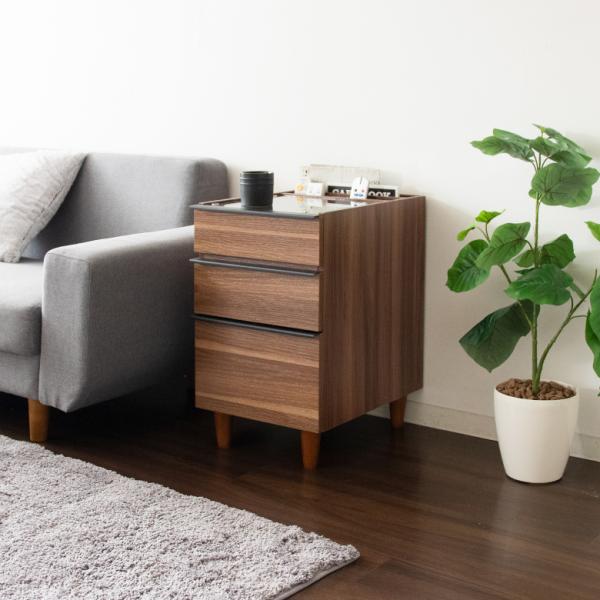 ※当商品は代金引換をご利用頂く事が出来ません。買い物かごのお支払方法にて代金引換をお選び頂かない様お願い申し上げます。魅せる収納が楽しめるガラス天板のコンパクトサイドテーブル■お部屋に置きやすい幅35cmのコンパクトサイズお部屋で使いやすい...