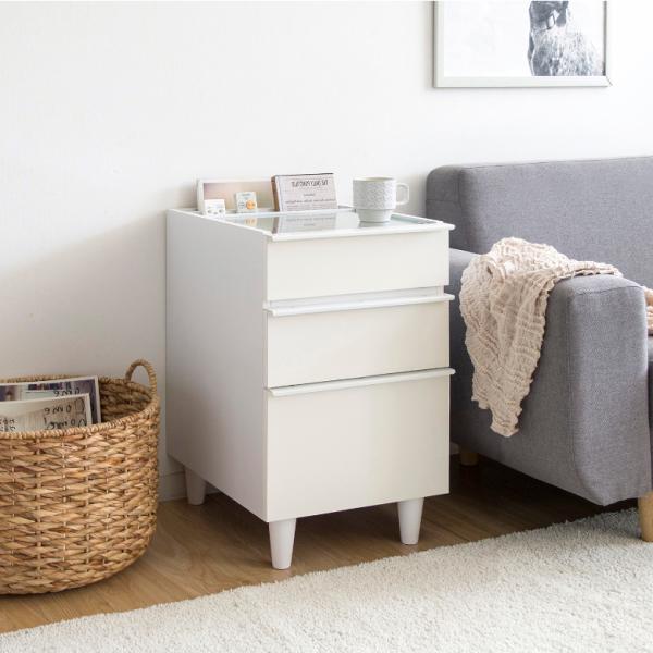 ※当商品は代金引換をご利用頂く事が出来ません。買い物かごのお支払方法にて代金引換をお選び頂かない様お願い申し上げます。魅せる収納が楽しめるガラス天板のコンパクトサイドテーブル■お部屋に置きやすい幅35cmのコンパクトサイズお部屋で使いやすい...