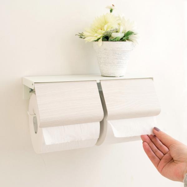 ※当商品は代金引換をご利用頂く事が出来ません。買い物かごのお支払方法にて代金引換をお選び頂かない様お願い申し上げます。簡単交換＆天板付き 二連式トイレットペーパーホルダー■シンプルなスチールデザイン■ストックや携帯が置ける天板■取り出しやす...