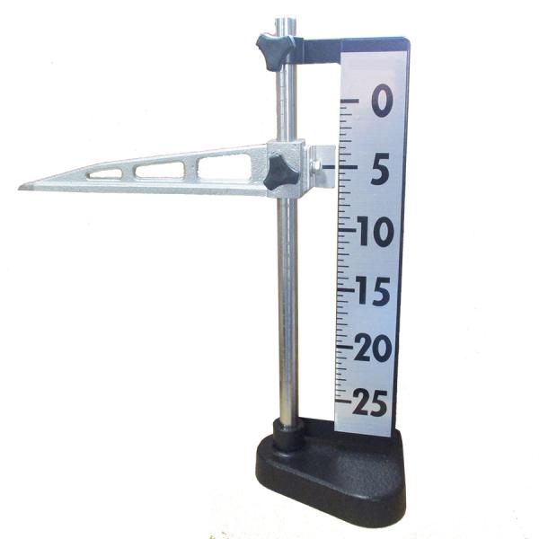 写真撮影用に5mm目盛と大目盛が切ってあります。JIS A 1101 【コンクリートのスランプ試験方法】