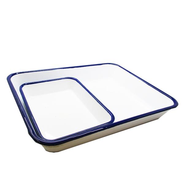 ホーローバット　245×320×40mm(六切)　STC-268-E寸法：245×320×40mm(六切)素材：琺瑯生産国：日本土質試験（土の物性試験・粒度試験・締め固め試験）青いふちが印象的な琺瑯容器の角バット。当店では試験試料の仕分け用...
