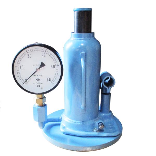 土質試験で使用する一体型のメーター付き油圧ジャッキです。最大50kNまでの荷重が可能です。(商品構成)一体型50kN油圧ジャッキ　1台専用ハンドル　1本油圧ジャッキ球座　1セット