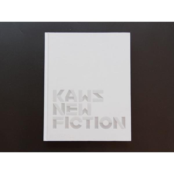 2022年にロンドンで大成功を収めたのKAWSの個展『New Fiction』をベースに、KAWSの新作と近作を物理的かつ拡張現実（AR）で表現した、画期的で多層的な展覧会の記録です。KAWSと、サーペンタイン・ギャラリー、デジタル・アート...