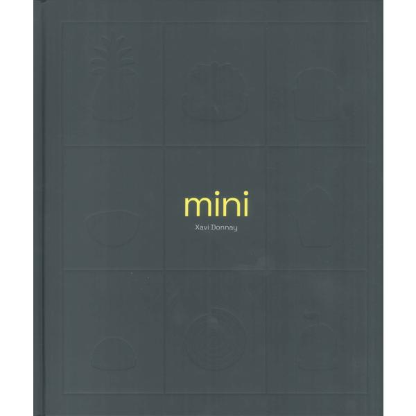 待望のミニャルディーズmini という題の“ミニャルディーズ”の本。本書では、p.85の手のひらの上のティラミスの写真でサイズ感が分かりやすい。主にフランス料理のコースの食後に食べるデザート。セドリック・グロレから始まった素材の形を再構築の...