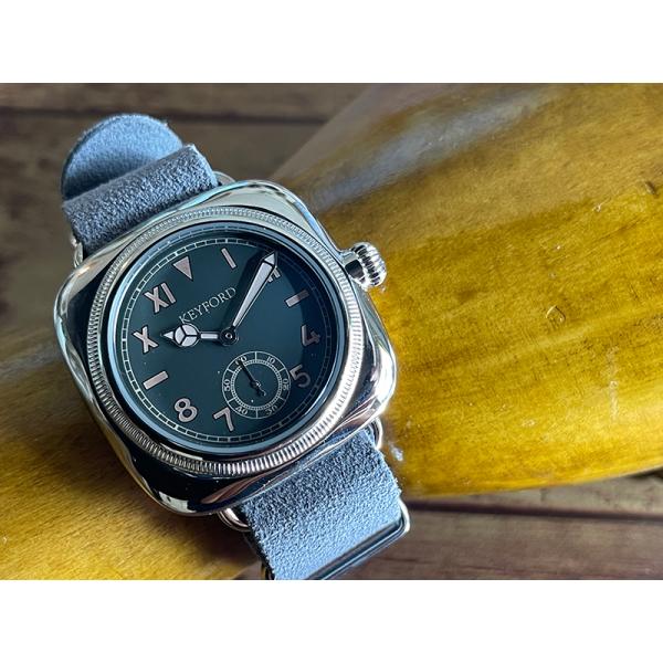 メーカー：M.R.M.W.×KEYFORD モントルロロイ×キーフォード　製品名：CLF-gray-06GRYN　JANコード：4570027530874　ケースサイズ：36mm×36mm　ケース：ステンレススチール　バンド：グレイ色バック...