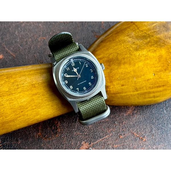 メーカー：M.R.M.W. モントルロロイ ミリタリーウォッチ　製品名：Bg-3h-02N　JANコード：4570027530850　ケースサイズ：40mm x 50mm　ケース：ステンレススチール　バンド：グリーン色ナイロン製NATOスト...