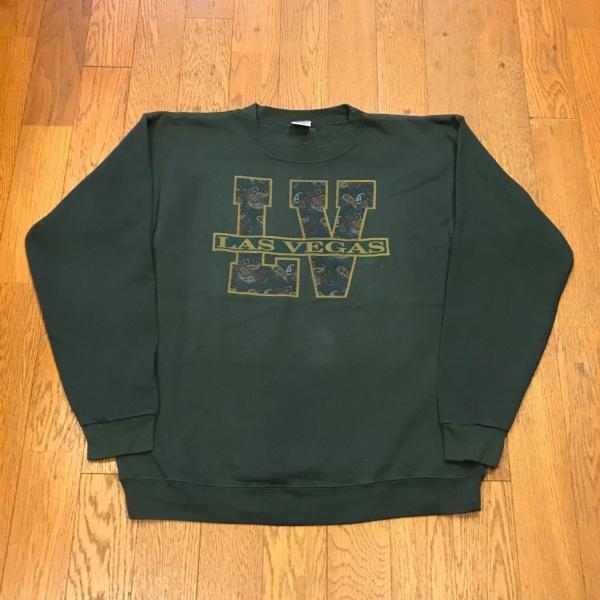 ■カラー：モスグリーン■サイズ：表示 XL（肩幅60cｍ、身幅57ｃｍ、着丈68ｃｍ、袖丈59ｃｍ）多少の誤差はご了承ください。 ■素材：コットン50％ ポリエステル50％ ■原産国：U.S.A■コンディション：古着並で目に付く汚れやダメー...