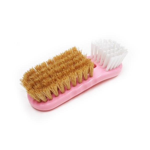 万能ブラシ（パーム＆ナイロン）サイズ：133mmｘ45mmｘ35mm材質：ポリエステル75％／ナイロン25％重量：約51g日常の清掃作業で重宝する、パームブラシとナイロンブラシがひとつになった便利なハンディタイプの万能ブラシです。 パームブ...