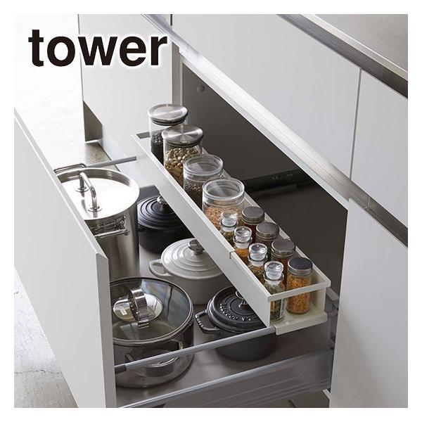 【シンク下収納にピッタリ！】引き出しのサイドバーに引っかけるだけの簡単設置。収納部の奥行きは約10cmとスリムなので、スパイスボトルなどの収納にピッタリ！◆アイテム：シンク下伸縮ラック スリム（モデルNo.：4490/4491）◆シリーズ：...