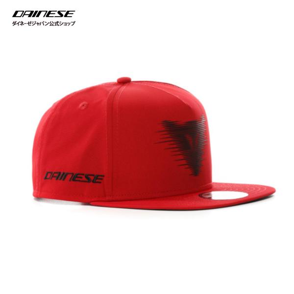 フラットなバイザーが特徴のクラシックスタイルのスナップバックキャップ。”SPEED DEMON”がプリントされており、普段の生活からツーリング先など様々な状況に最適です。 - スナップバック開閉式 - ポリエステル100%  - フラットバイザー