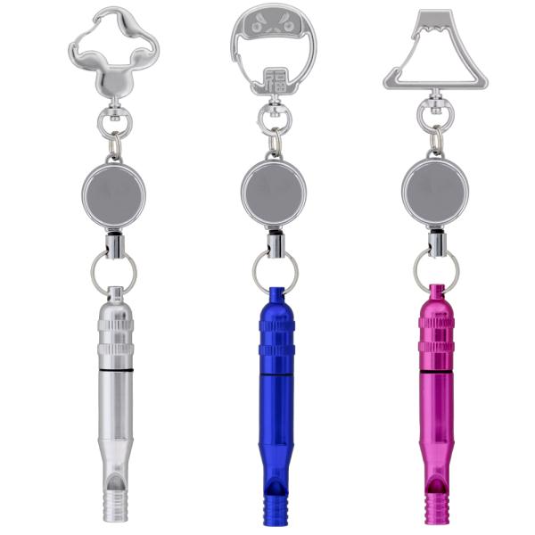 カラビナフックのリールキー付きホイッスル。山中で気温が下がり低体温になると大きな声がだせなくなります。ホイッスルにより遭難を防ぐことができた事例もあるので危険防止のために携帯すると安心。ワンタッチで付け外しができるので、バックパック、ハンド...