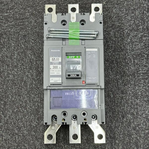 一度設置され取り外した可能性がある製品となります。※端子カバー・端子ネジが欠品しております。※画像はイメージとなっておりますので、実際と相違する場合があります。　型番で商品のご確認お願いいたします。※商品の機能・詳細につきましてはメーカー様...