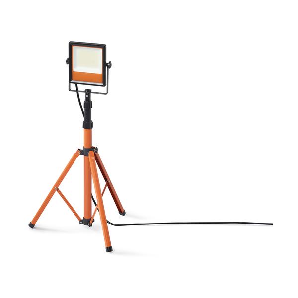 ※メーカー確認後の出荷となります！確認後欠品・廃番等の問題が発生しましたらご連絡いたします！ご了承願います　◆特長●LEDチップ増量でより明るく照らすことができるLEDスタンドライトです。●安心の防塵・防水設計（IP65準拠）で、建築、工事...