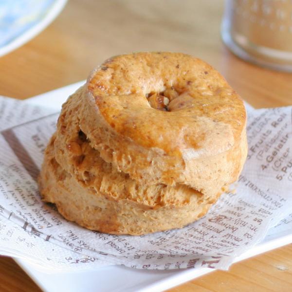 ■原産国：日本、他 ■原材料：薄力粉・卵・バター・甜菜糖・クルミ・岩塩・ベーキングパウダー■内容量：1個■賞味期限：発送日を含め5日■たっぷりのクルミを練りこみ、外はサクッと中はしっとり焼き上げました！くるみは、ビタミン、ミネラル、抗酸化物...