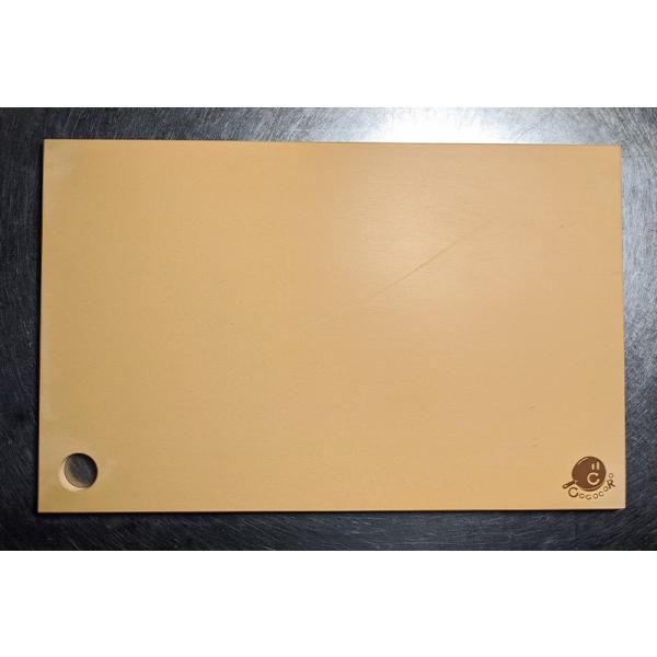 【商品の特徴】現在の一般家庭に一番普及しているサイズよりも"少し大きい"サイズで、複数の食材を切るときにもまな板からこぼれにくく、余裕があります。中型の魚を捌く際にも便利です。家のまな板は一つだけにしたいという方はこちらを選ぶと良いかもしれ...