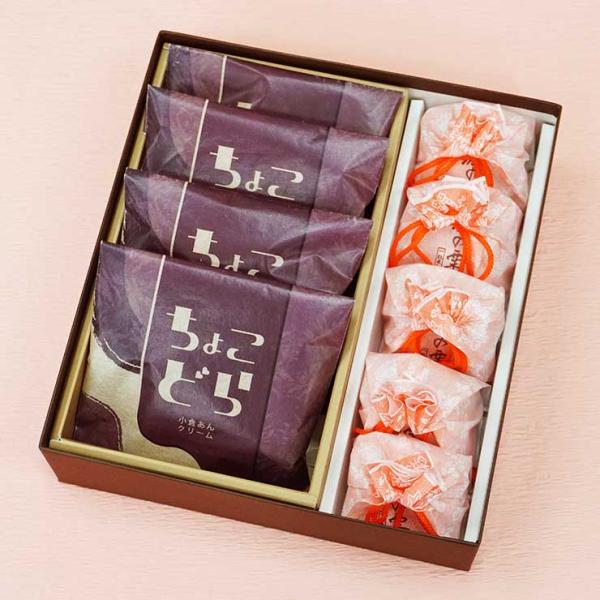 内容：ちょこどら4個/珠の栗5個―様々なギフトシーンにご利用頂けますー《季節の贈り物に》お年賀 ご挨拶 お正月 迎春 桃の節句 ひな祭り バレンタインデー ホワイトデー  端午の節句 子どもの日 母の日 父の日 敬老の日 お中元 お歳暮 ク...