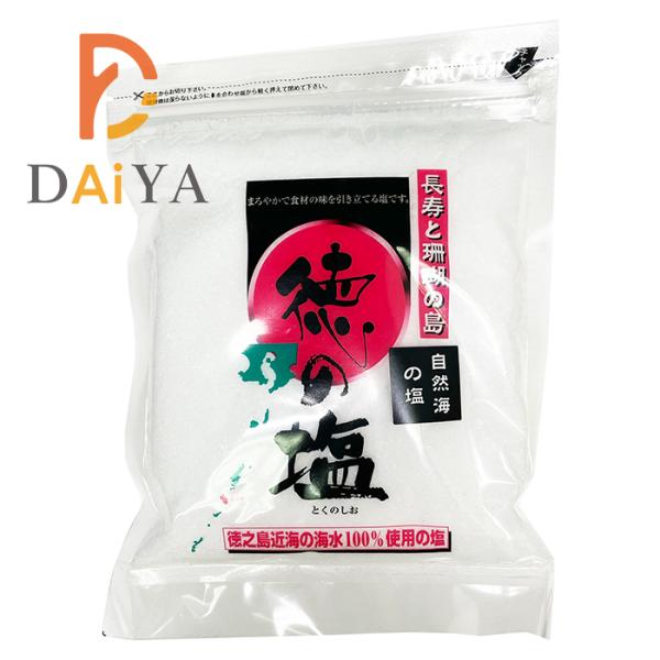 あまぎ食品 徳の塩 270g 徳之島近海の海水100％使用の塩徳之島近海のきれいな黒潮を汲み上げ、太陽熱と潮風の自然エネルギーで濃縮し、平釜でじっくりと時間をかけて煮詰めた日本の伝統的な製法により、仕上げた塩です。【名称】食塩【原材料】海水...
