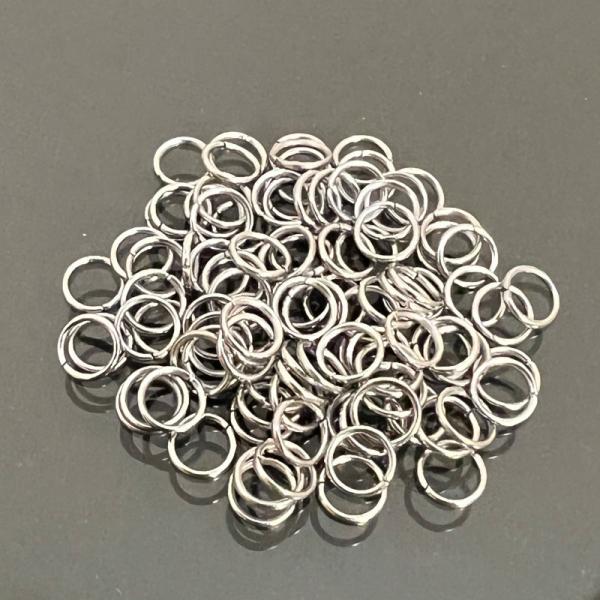 【300円均一】アクセサリー作りにはかかせない必需品！ビーズと一緒に金具はいかがですか？