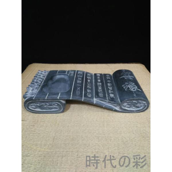 ご覧頂きましてありがとうございます。◆商品のサイズは（約）：長さ：34.5cm　幅：17cm　厚さ：5.5cm重さ：6500g素人採寸につき、多少の誤差はご了承願います。◆商品について本品は端硯「墨?書巻硯」で、古代文人の書斎に使用されてい...