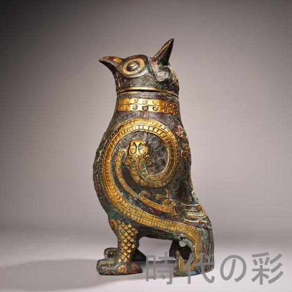 ご覧頂きましてありがとうございます。◆商品のサイズは（約）：高さ：27cm　幅：15cm重さ：1800g素人採寸につき、多少の誤差はご了承願います。◆商品について本品は青銅製描金の鳥尊で、銘文入りの精緻な造形が特徴です。鑑賞や収蔵、装飾に適...