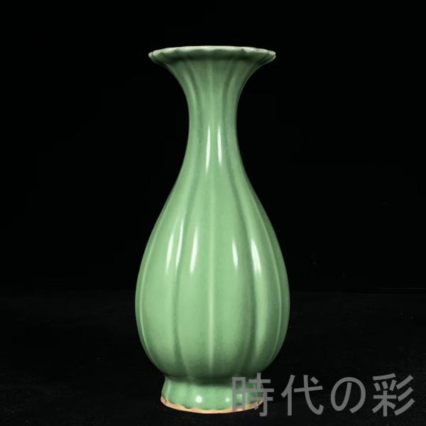 ご覧頂きましてありがとうございます。◆商品のサイズ.重さは（約）：高さ:24cm直径:10cm素人採寸につき、多少の誤差はご了承願います。◆商品について宋代龍泉窯の瓜形瓶 花瓶 文房置物 茶道具で、梅子青釉の深く柔らかな色合いが魅力です。器...