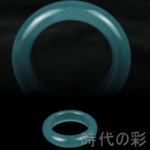 時代の彩『高冰種翡翠 丸型バングル』中国古美術 ミャンマー翡翠 円形玉器バングル 手工制作 裝身具 裝飾品 骨董品 老翡翠 旧蔵 純手彫 天然石 お守り R08030803ご覧頂きましてありがとうございます。商品のサイズは（約）：約58×1...