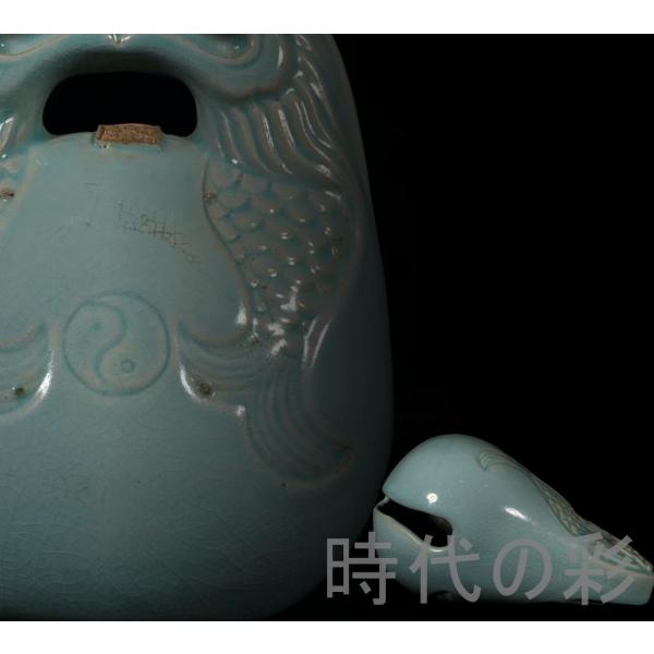 【時代の彩】中国古美術 宋時代 汝窯 青龍寺御製款 双魚文 木魚 洗 天青釉 宋磁 名窯 唐物 骨董 古玩 蔵出し 古美味 陶磁器 置物 R08031301ご覧頂きましてありがとうございます。商品のサイズは（約）：高さ:22.5cm  直径...