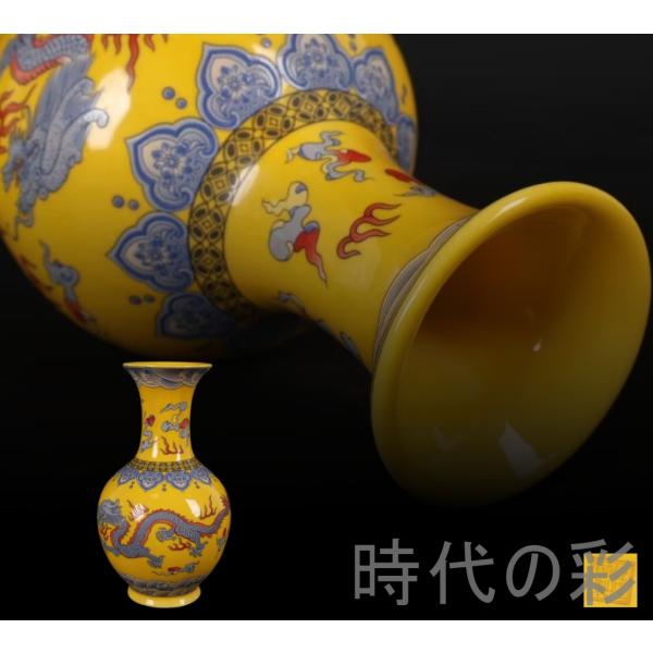 珍蔵品 粉彩龍紋 小花瓶 花入 花器 色絵 陶磁器 中国古美術 唐物 骨董 古玩 26032701ご覧頂きましてありがとうございます。商品のサイズは（約）：高さ：14.5cm径：8.2cm※実寸は素人採寸のため多少の誤差が生じる場合がござい...