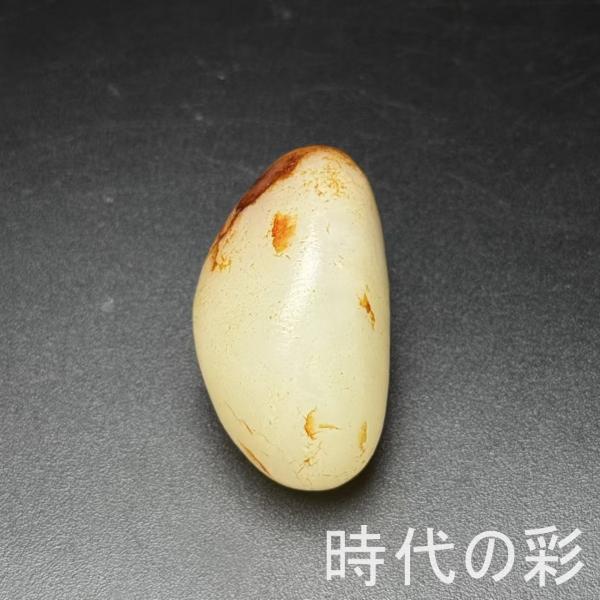 【美玉典蔵】和田玉 原石 ??皮 ?料 天然玉石 細潤温潤 原色原皮 唐物 中国古美術 コレクション R08042901ご覧頂きましてありがとうございます。商品のサイズは（約）：:46×27×26mm重さ:48g※実寸は素人採寸のため多少の...