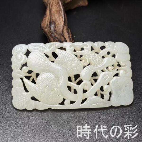 【美玉典蔵】和田玉 海東青 玉板 嵌玉 彫刻佩 玉牌 勇往直前 温潤玉質 唐物 中国古美術 收藏品 R08042903ご覧頂きましてありがとうございます。商品のサイズは（約）：:45×81×7mm重さ:45g※実寸は素人採寸のため多少の誤差...