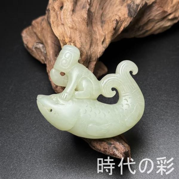 【美玉典蔵】和田玉 童子騎魚 玉件 明清玉佩 連年有余 吉祥寓意 精彫細作 唐物 中国古美術 旧蔵品 R08042905ご覧頂きましてありがとうございます。商品のサイズは（約）：:55×47×15mm重さ:42g※実寸は素人採寸のため多少の...