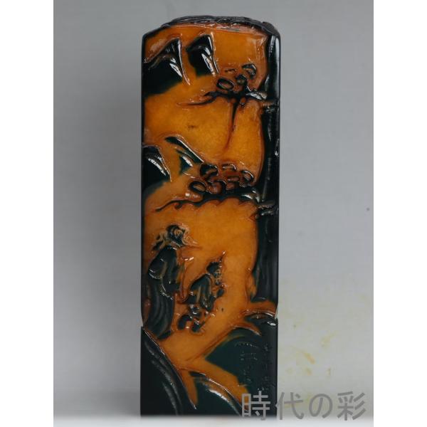 【烏鴉皮田黄薄意印章】中国古美術 寿山石 烏鴉皮 石彫 薄意彫刻 篆刻印章 文房置物 鑑賞用 コレクション R08051504ご覧頂きましてありがとうございます。商品のサイズは（約）：15×5×5cm重さ:988g※実寸は素人採寸のため多少...