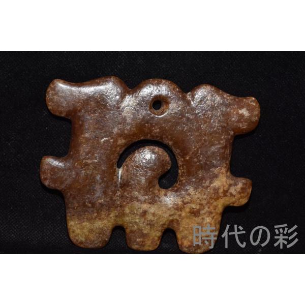 【時代の彩】中国古美術 勾雲佩 老玉彫 紅山文化 古玉 神秘文化 祭祀玉器 收蔵逸品 時代物 R08061618ご覧頂きましてありがとうございます。商品のサイズは（約）：重さ：175g※実寸は素人採寸のため多少の誤差が生じる場合がございます...